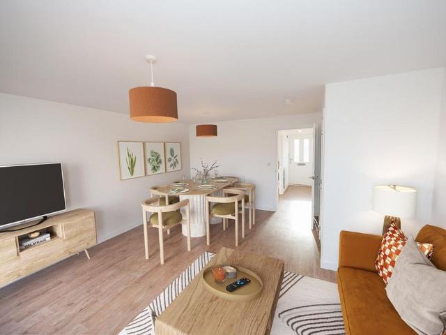 3 bedroom semi detached house to rent