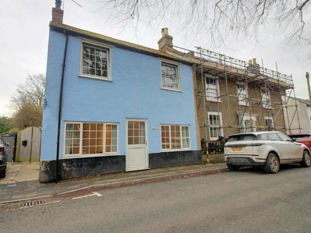 3 bedroom semi detached house to rent