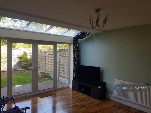 3 bedroom semi detached house to rent