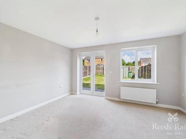 3 bedroom semi detached house to rent