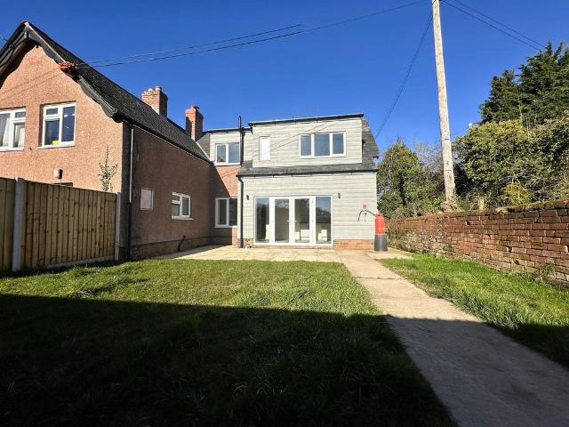 3 bedroom semi detached house to rent