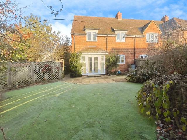 3 bedroom semi detached house to rent