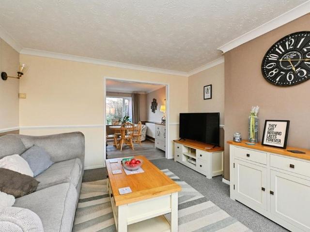 3 bedroom semi detached house to rent