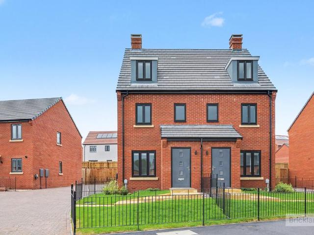 3 bedroom semi detached house to rent