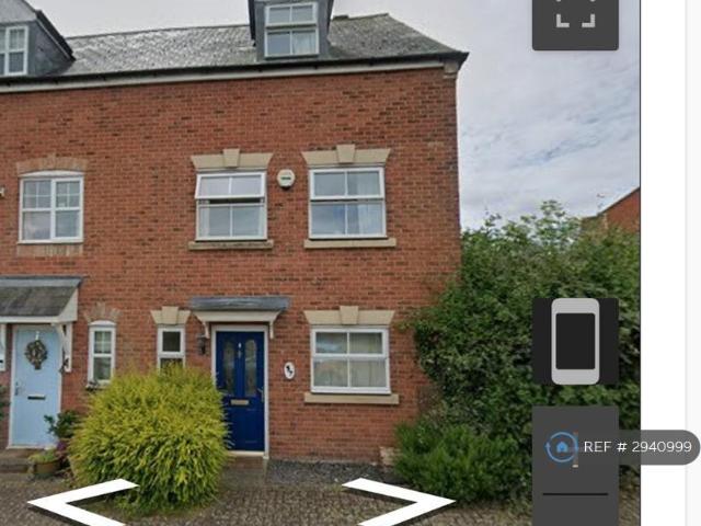 3 bedroom semi detached house to rent
