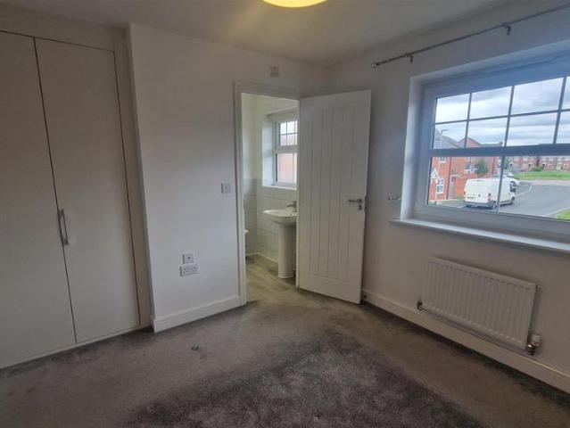 3 bedroom semi detached house to rent