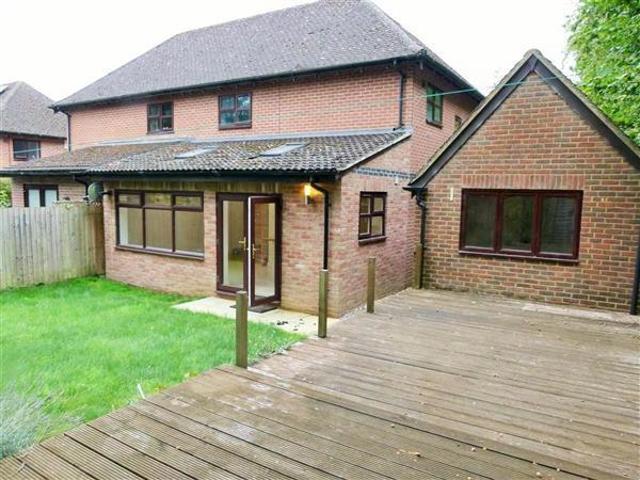 3 bedroom semi detached house to rent
