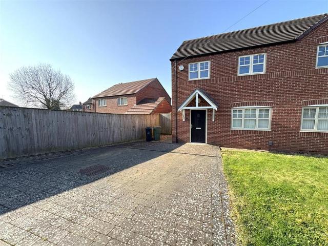 3 bedroom semi detached house to rent