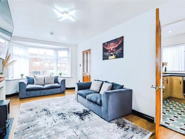3 bedroom semi detached house to rent