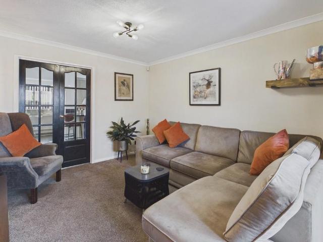 3 bedroom semi detached house to rent
