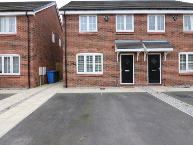 3 bedroom semi detached house to rent