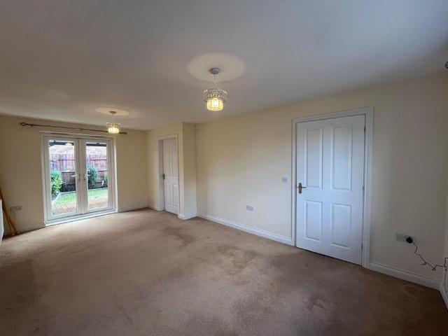 3 bedroom semi detached house to rent