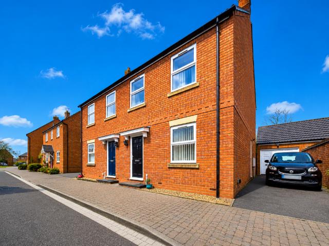 3 bedroom semi detached house to rent