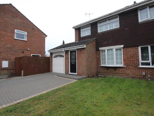 3 bedroom semi detached house to rent