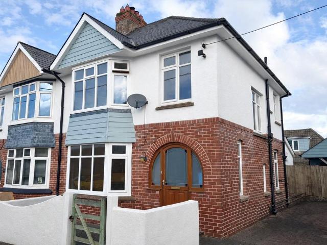 3 bedroom semi detached house to rent