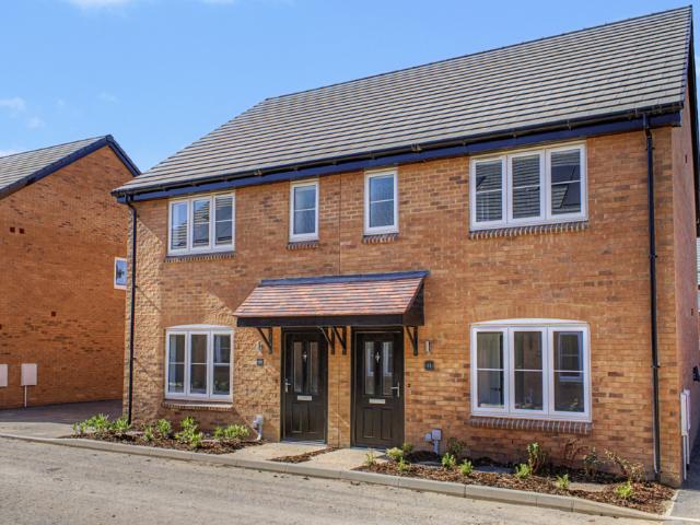 3 bedroom semi detached house to rent