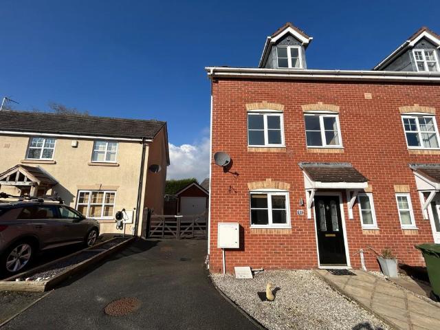 3 bedroom semi detached house to rent