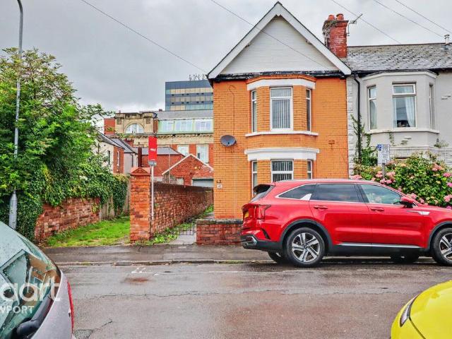 3 bedroom semi detached house to rent