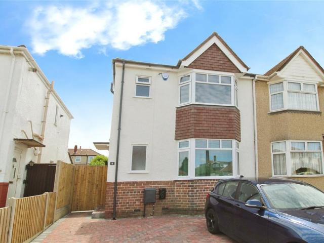 3 bedroom semi detached house to rent