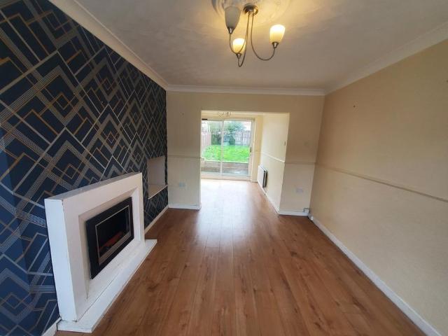 3 bedroom semi detached house to rent