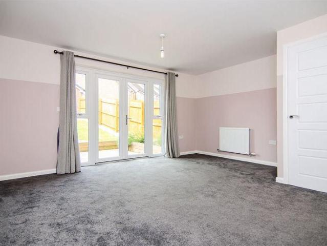 3 bedroom semi detached house to rent