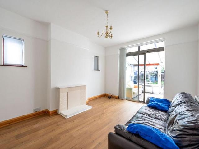 3 bedroom semi detached house to rent
