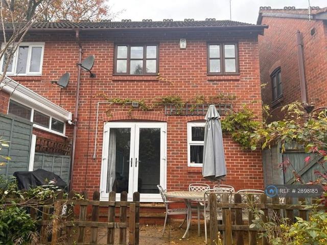 3 bedroom semi detached house to rent