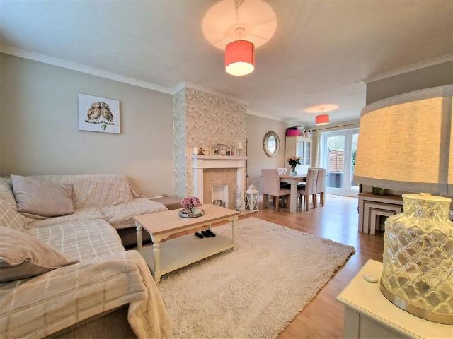 3 bedroom semi detached house to rent