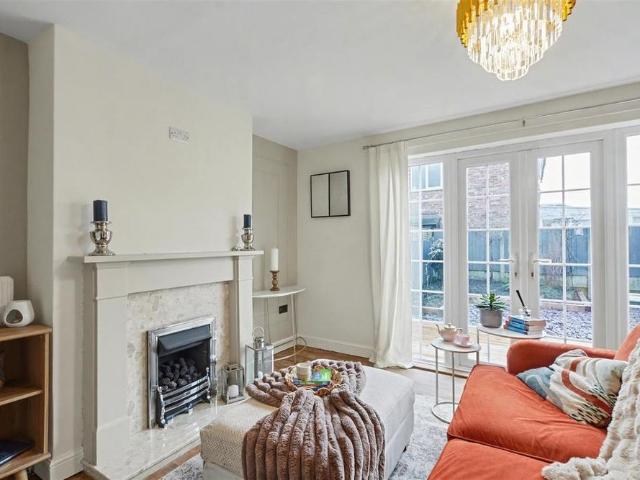 3 bedroom semi detached house to rent