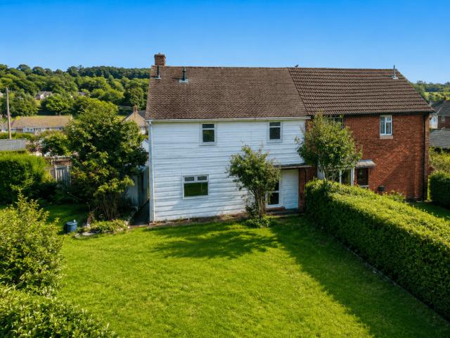 3 bedroom semi detached house to rent