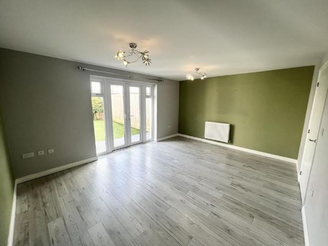 3 bedroom semi detached house to rent