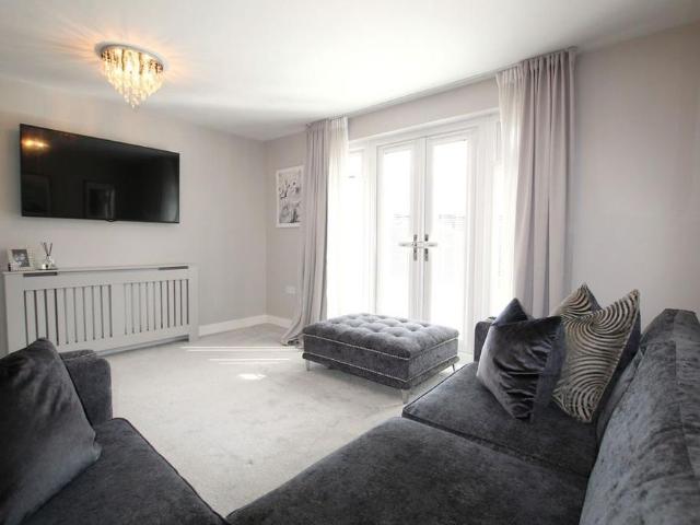 3 bedroom semi detached house to rent