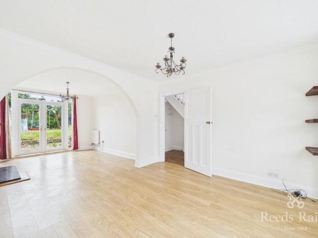 3 bedroom semi detached house to rent