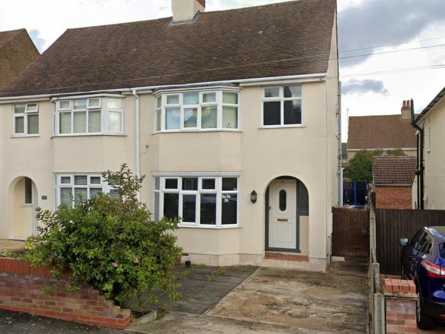 3 bedroom semi detached house to rent