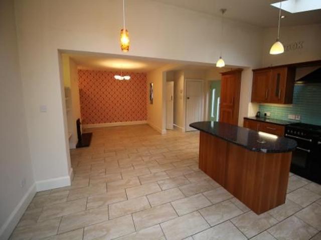 3 bedroom semi detached house to rent