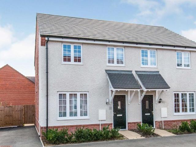 3 bedroom semi detached house to rent