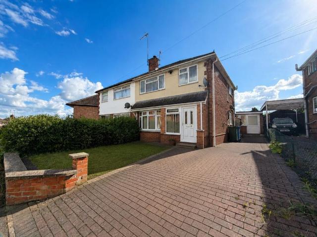 3 bedroom semi detached house to rent