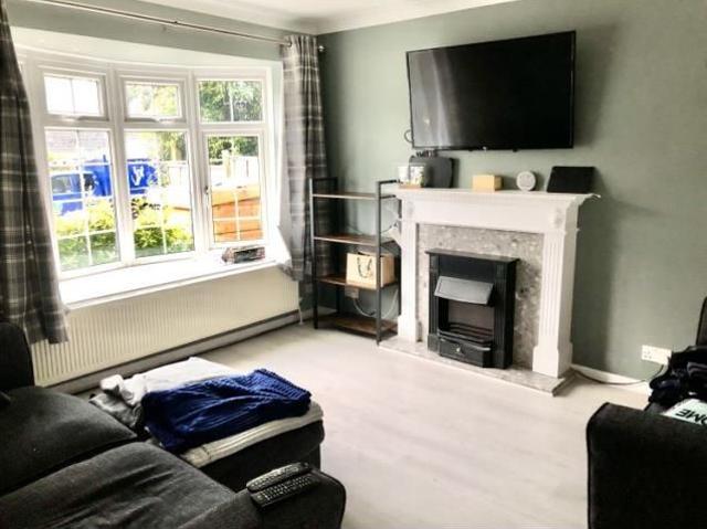 3 bedroom semi detached house to rent