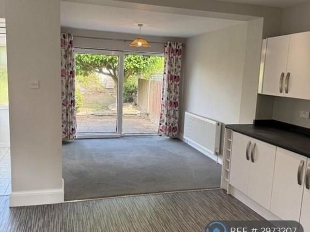 3 bedroom semi detached house to rent