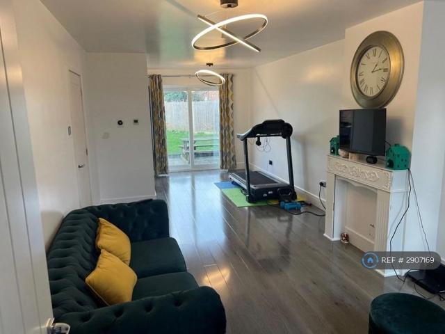 3 bedroom semi detached house to rent