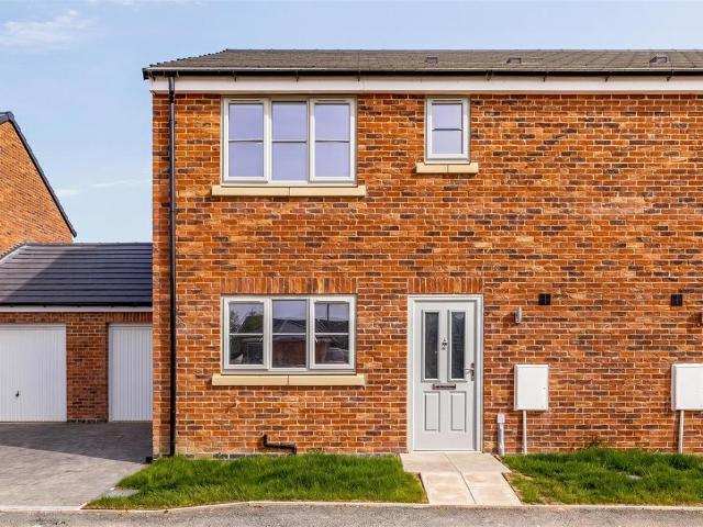 3 bedroom semi detached house to rent