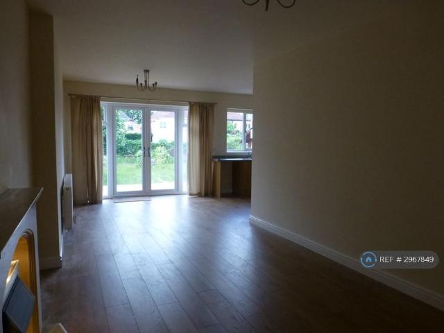 3 bedroom semi detached house to rent