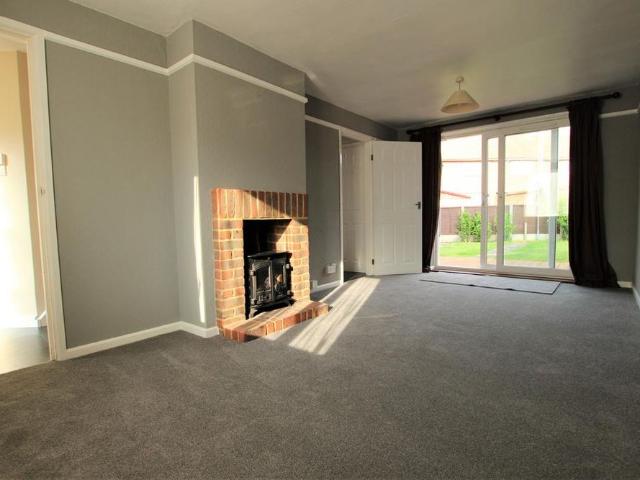 3 bedroom semi detached house to rent