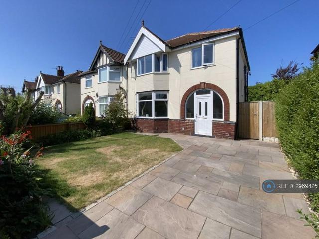 3 bedroom semi detached house to rent