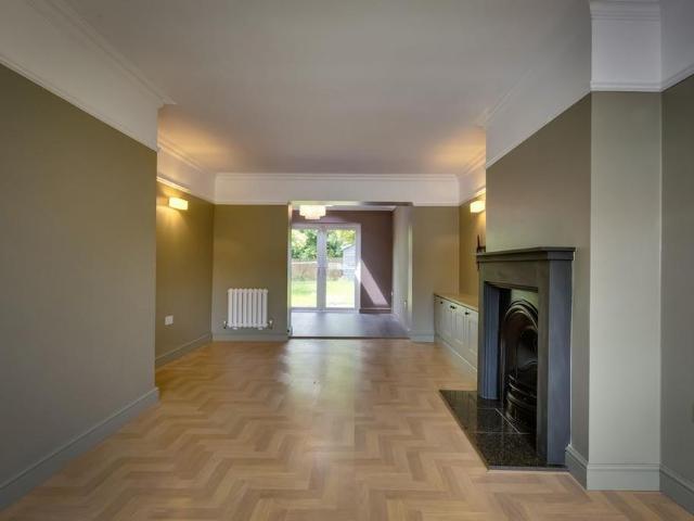 3 bedroom semi detached house to rent