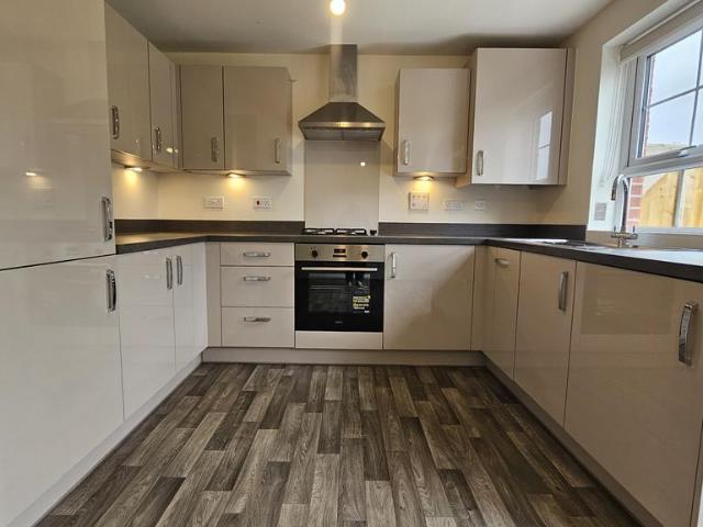 3 bedroom semi detached house to rent