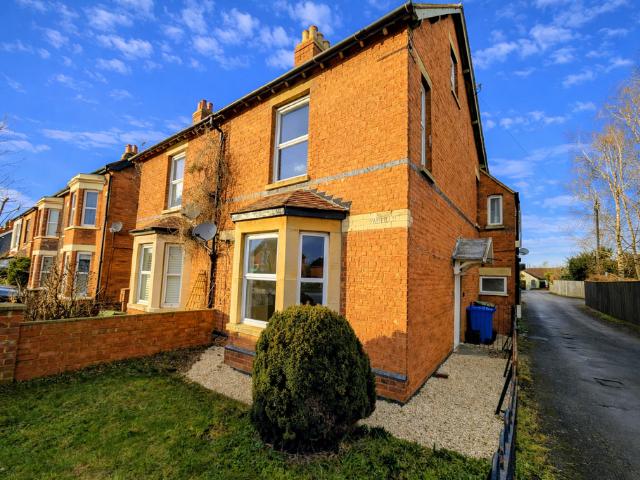 3 bedroom semi detached house to rent