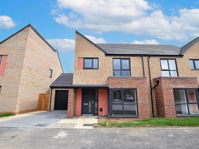 3 bedroom semi detached house to rent