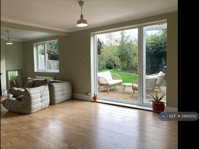 3 bedroom semi detached house to rent