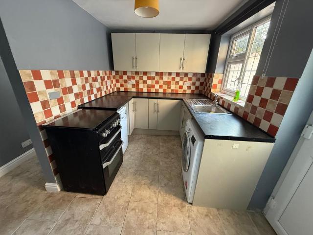 3 bedroom semi detached house to rent